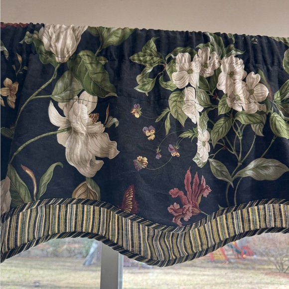 Waverly | Wall Decor | Waverly Valance Waverley Jabot | Poshmark